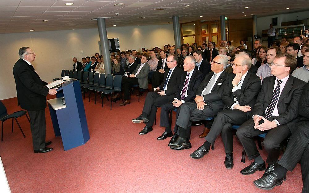 Ds. Oosten bij herdenking 40 jaar RD: Krant is geboren uit de gebeden