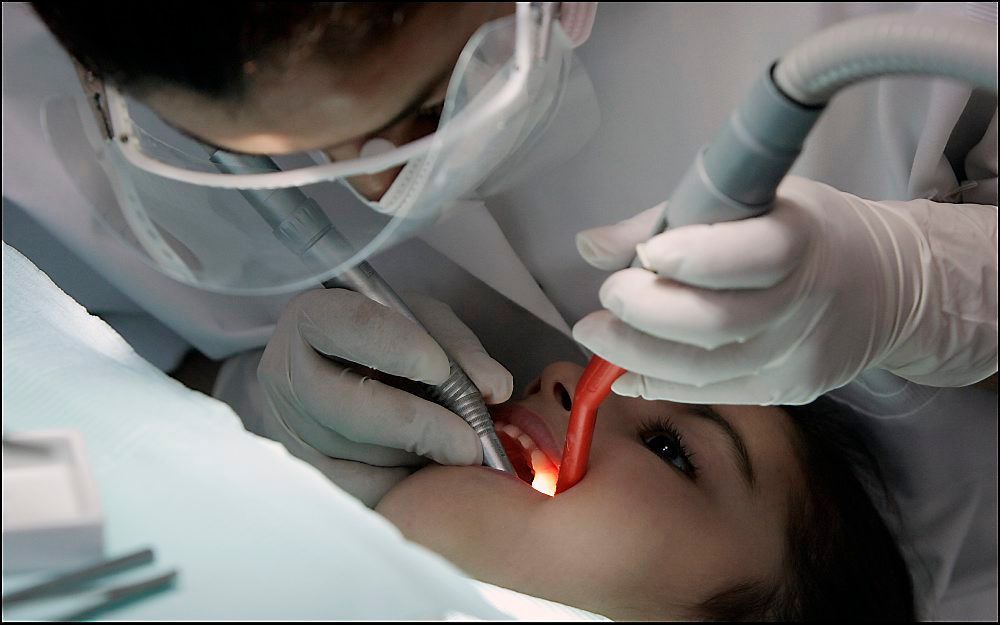 Tandartsen zien steeds vaker gaatjes in kindergebit