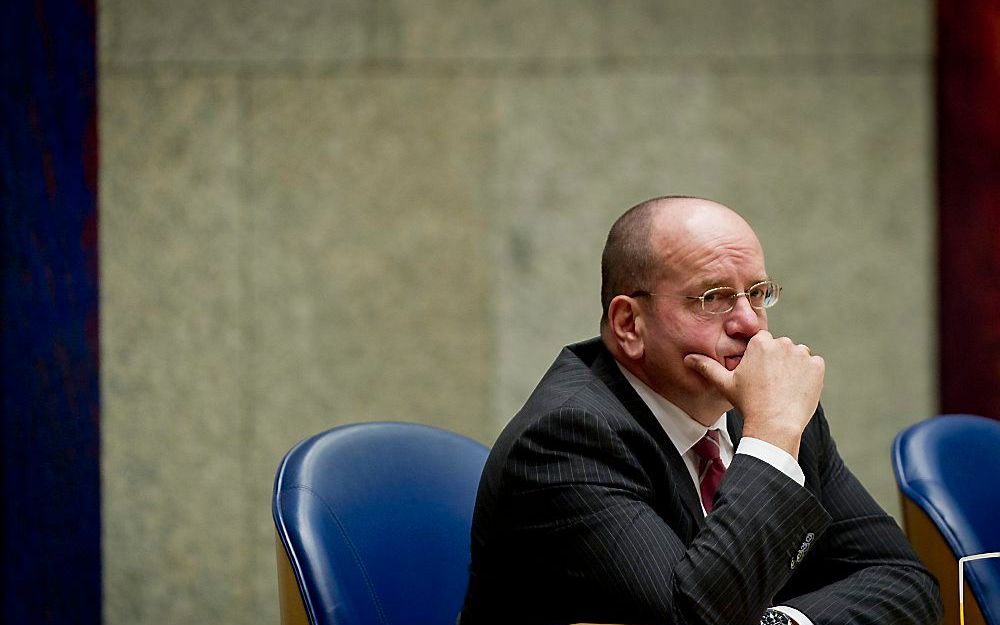 Teeven pleit voor levenslang toezicht op zedendelinquent