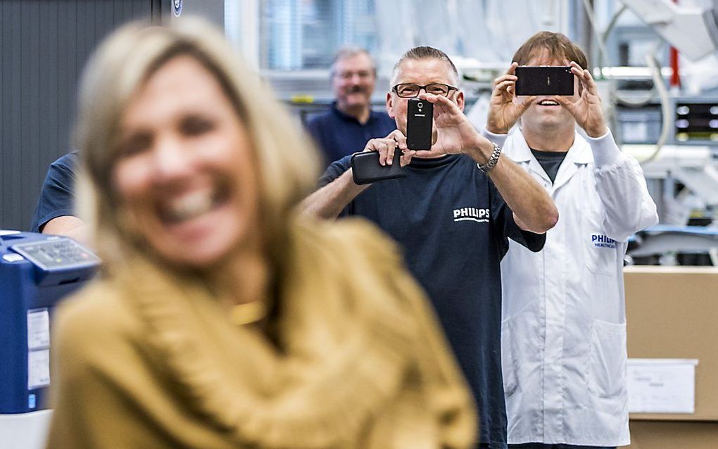 Máxima op bezoek bij Philips