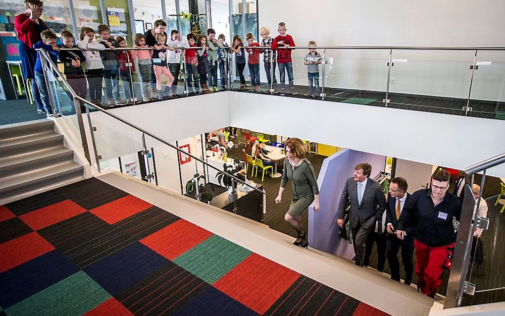 Koning in gesprek over problemen azc Ter Apel