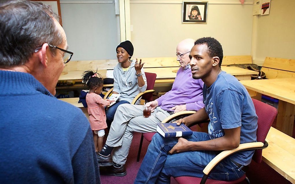 „Te veel beperkingen voor Bijbelstudie in azc”