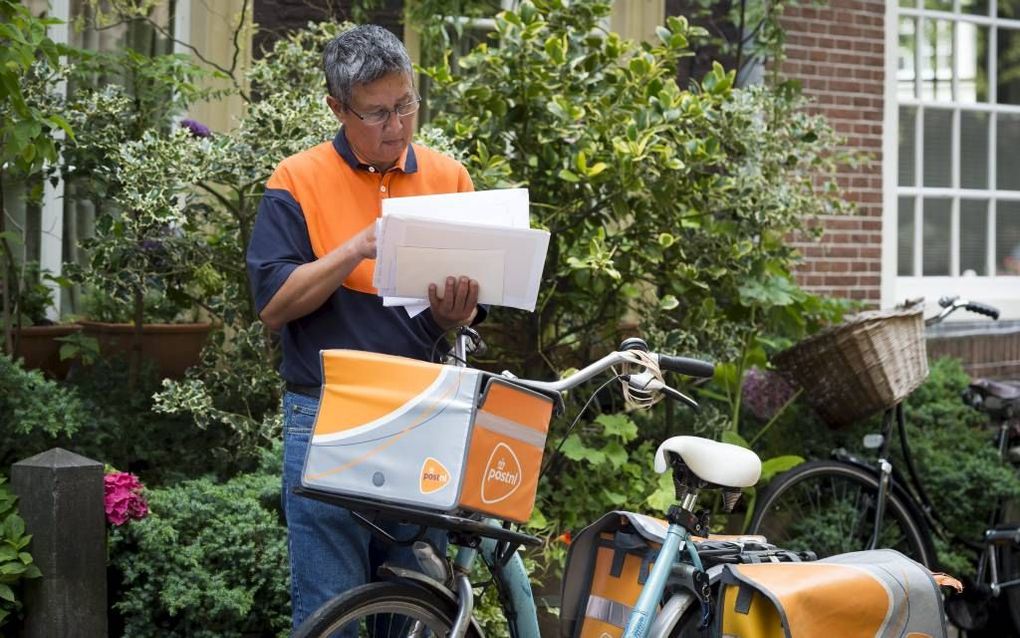 Proef Schiedam moet postbode weer de functie uit de jaren 50 geven