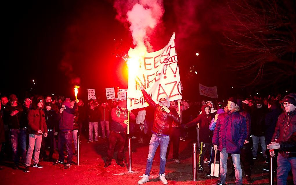 Cel- en taakstraf voor geweld tegen ME Heesch Cel- en taakstraf voor geweld tegen ME Heesch