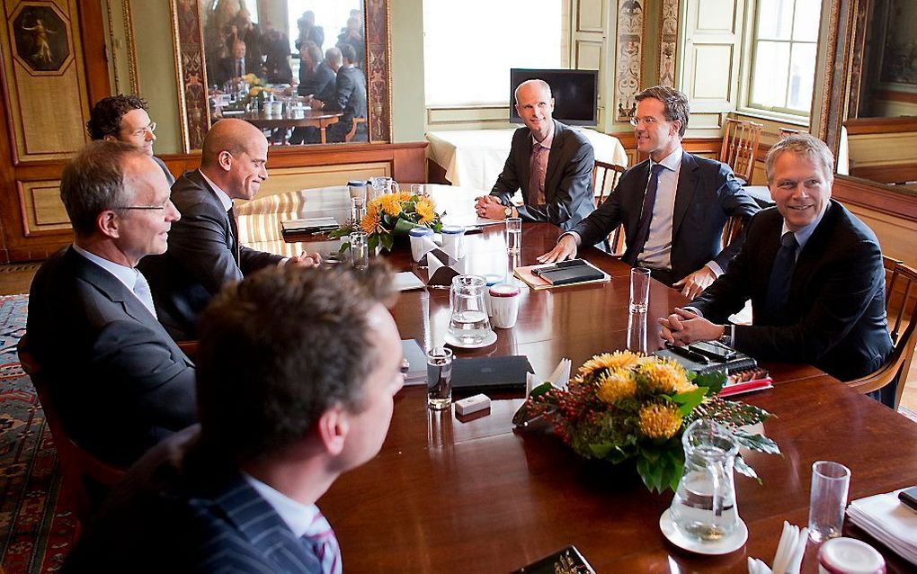 Stilte bij formatie werkt beter dan openheid