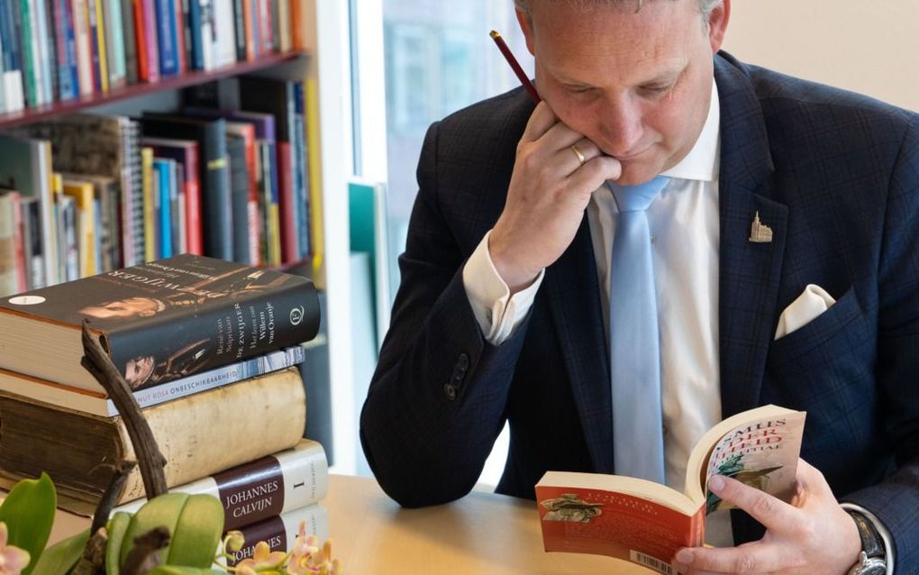 Pieter Verhoeve krijgt ademruimte bij het lezen van Calvijn