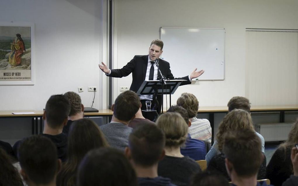 Ds. S.W. Janse: Strijd om in te gaan, niet strijd om aan te gaan