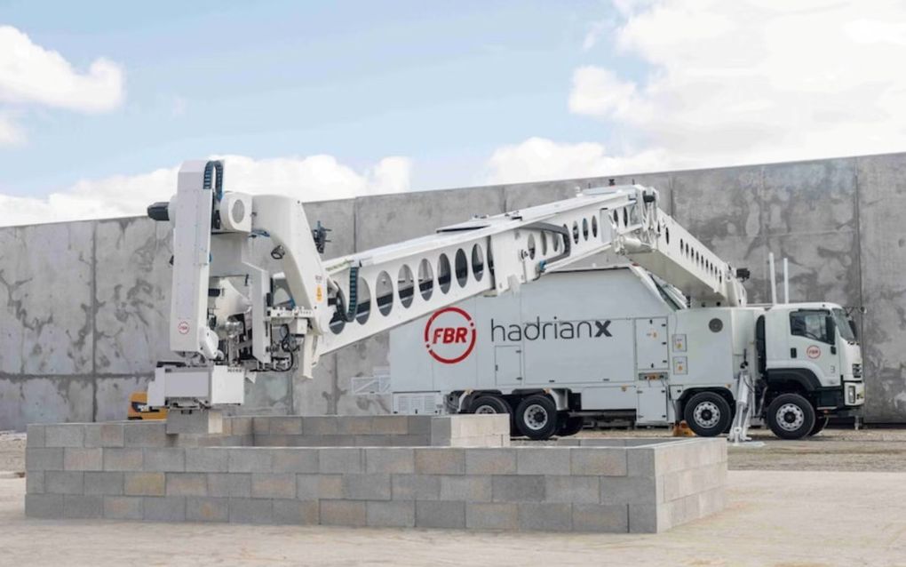 Snelste metselaar ter wereld legt 500 kalkzandsteenblokken per uur