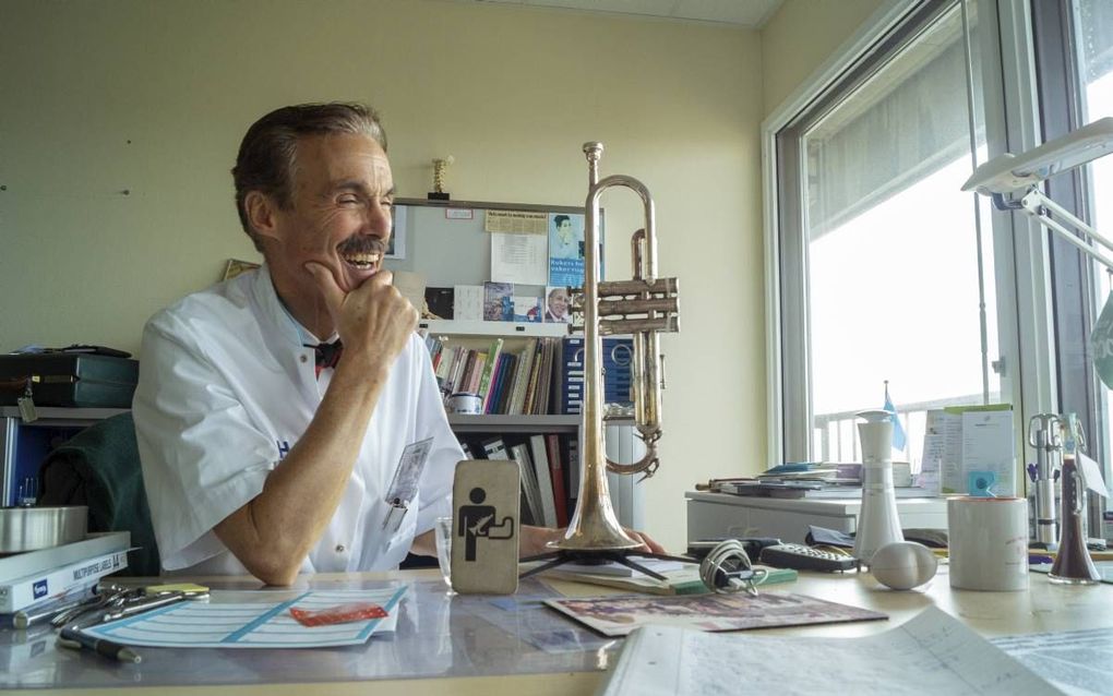 Orthopedisch chirurg dr. Rietveld is diep in zijn hart meer artiest dan ...