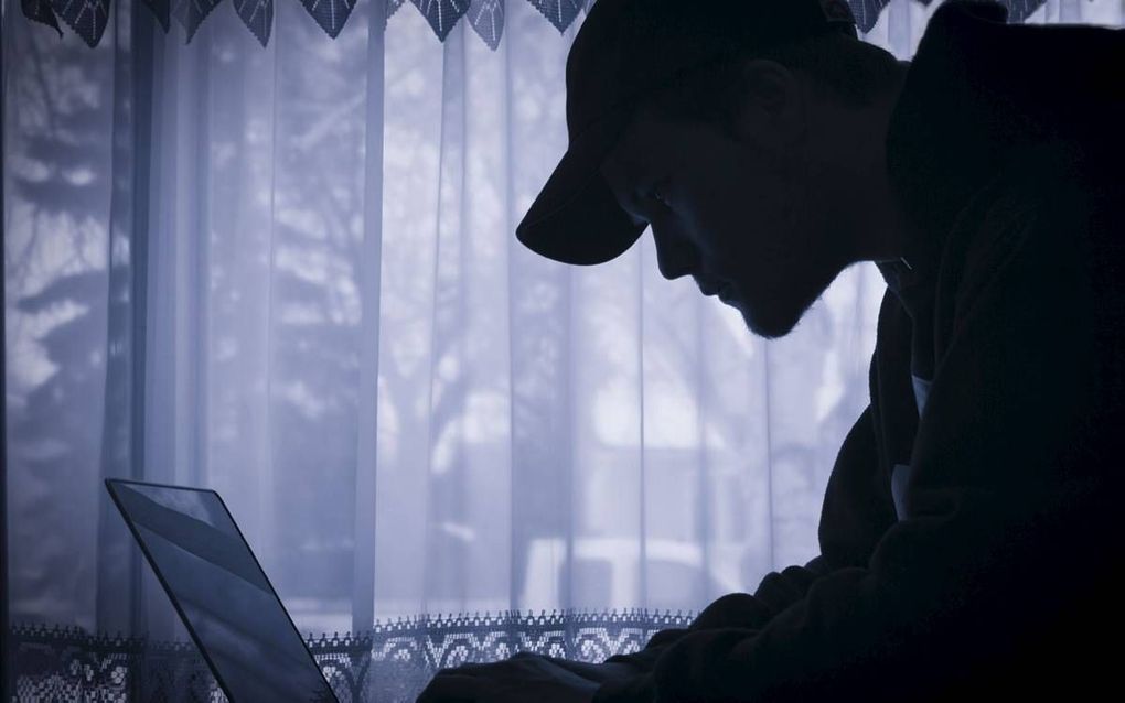 Spioneren vanachter het bureau