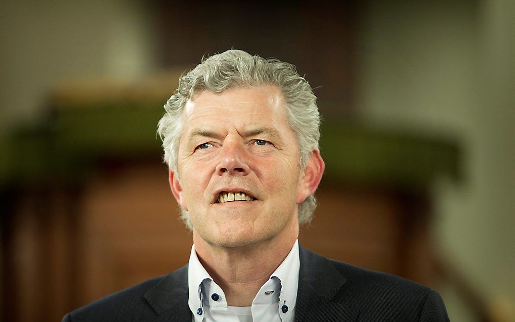 Dr. P. J. Visser doet intrede in Maranathakerk Rotterdam-Zuid