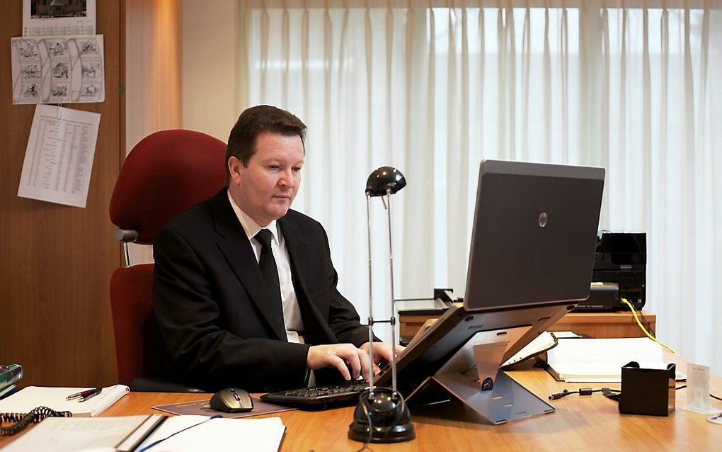 Ds. A. J. de Waard doet intrede in gg Urk