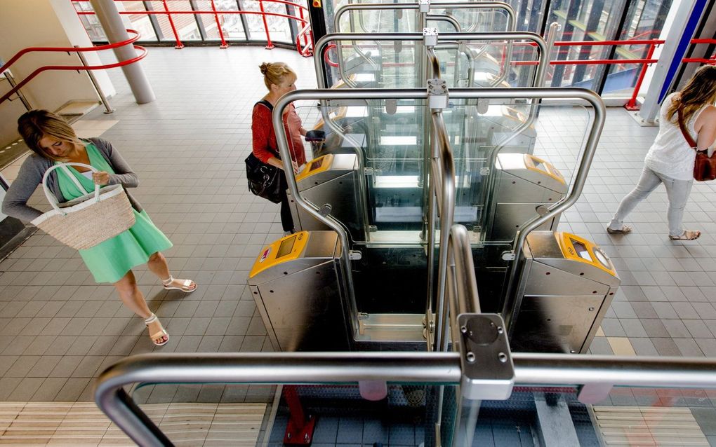 NS gaat inchecken met betaalpassen testen