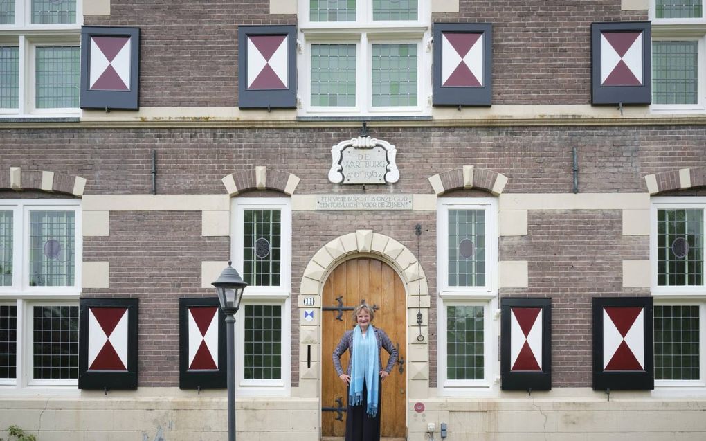 Loes Hegger groeide op tussen uitgetreden priesters