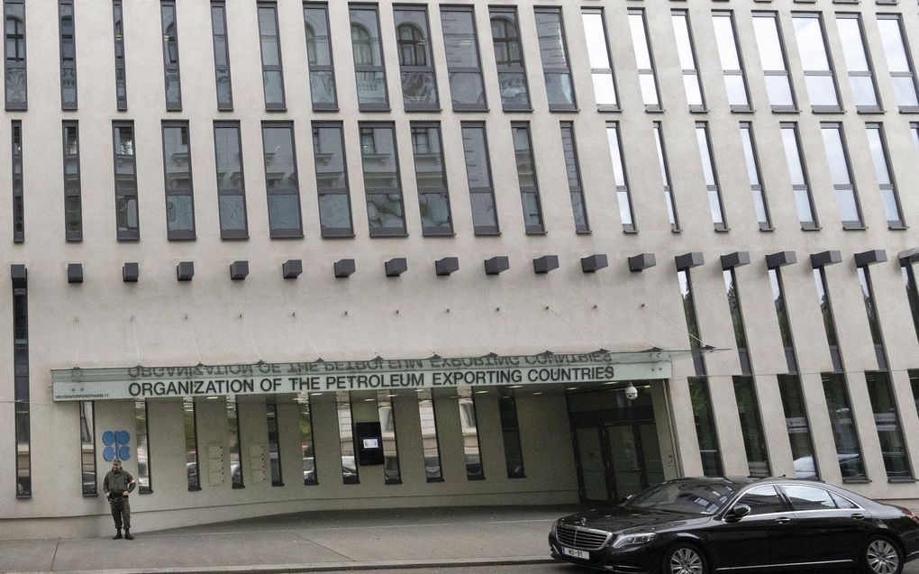 OPEC+ verlaagt olieproductie met 2 miljoen vaten per dag