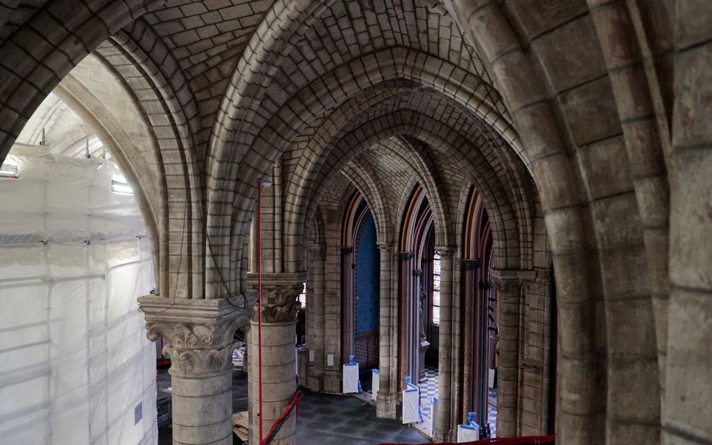 Eerste ingestorte stenen gewelf Notre-Dame hersteld