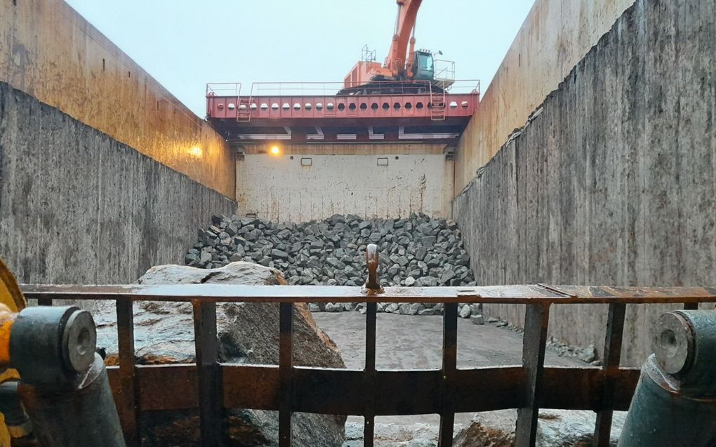 De rijdende schoonmaker van de Liamare maakt het ruim ”bobcatschoon”