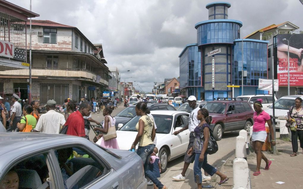 Paramaribo: Alles is te koop, zelfs geld