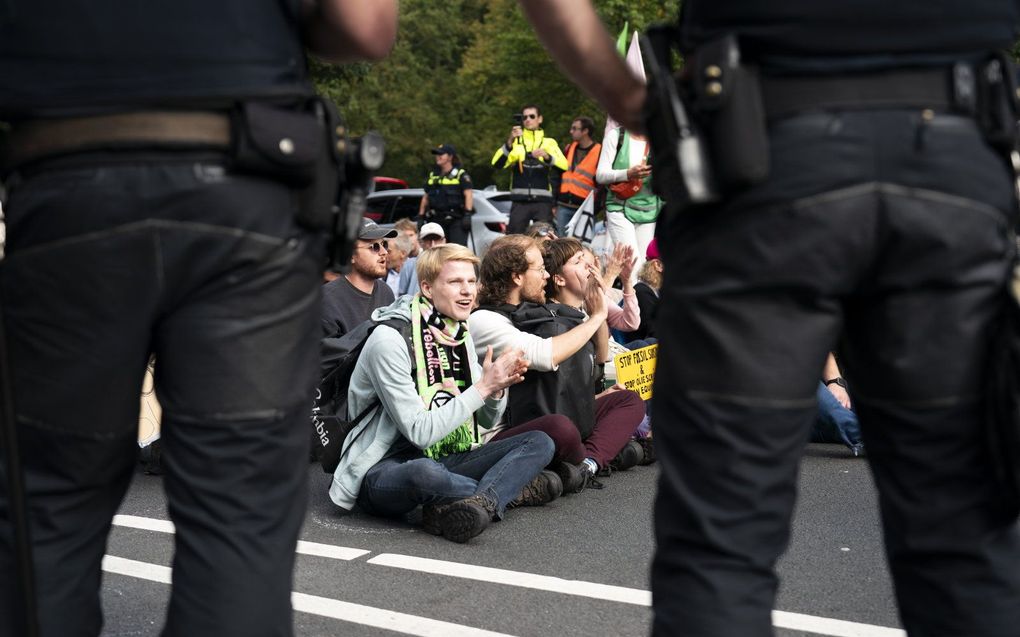 Kamer voor onderzoek afbouw fossiele subsidies; XR stopt blokkades