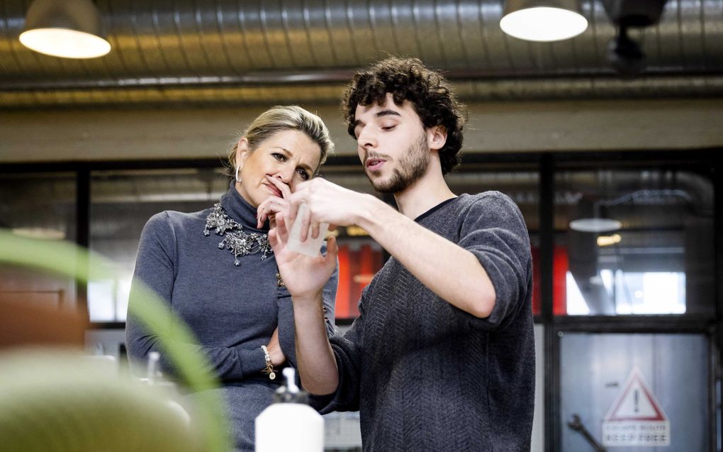 Koningin Máxima praat met studenten van Design Academy Eindhoven Koningin Máxima praat met studenten van Design Academy Eindhoven