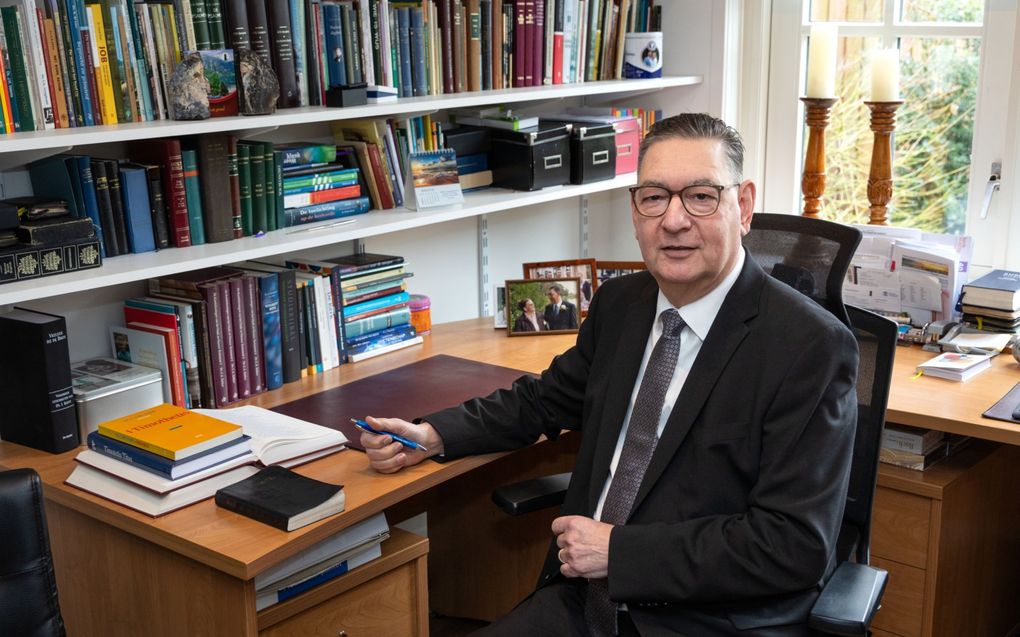 Ds. Vernooij 25 jaar predikant: „Ik mag de gemeente biddend loslaten”