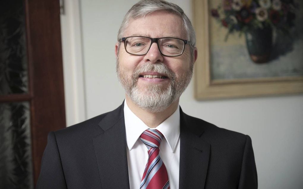 Ds. J. W. van Pelt (CGK): Wijs naar het kruis