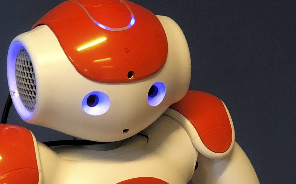 Robot Bart praat met blinde en verstandelijk beperkte cliënt