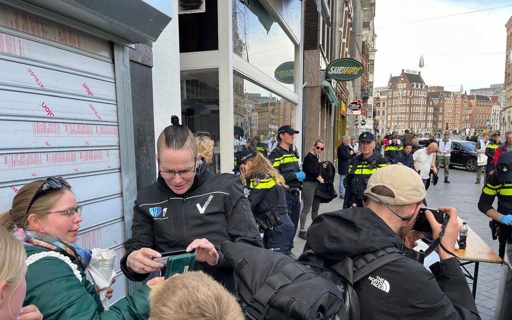 Terugkijken: Nationale Dodenherdenking verloopt rustig • Halsema: Laten ...