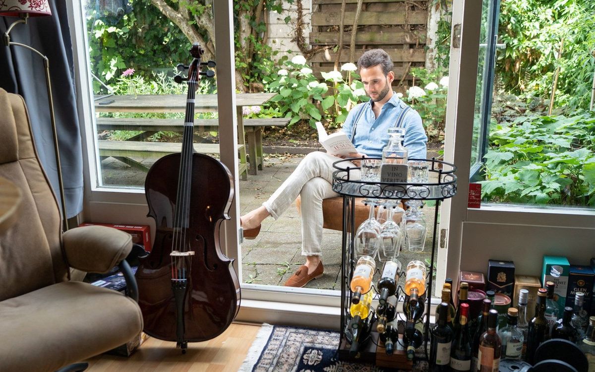 Boekenwurm Maarten Koopman gaat liefst op reis in meerdere boeken tegelijk