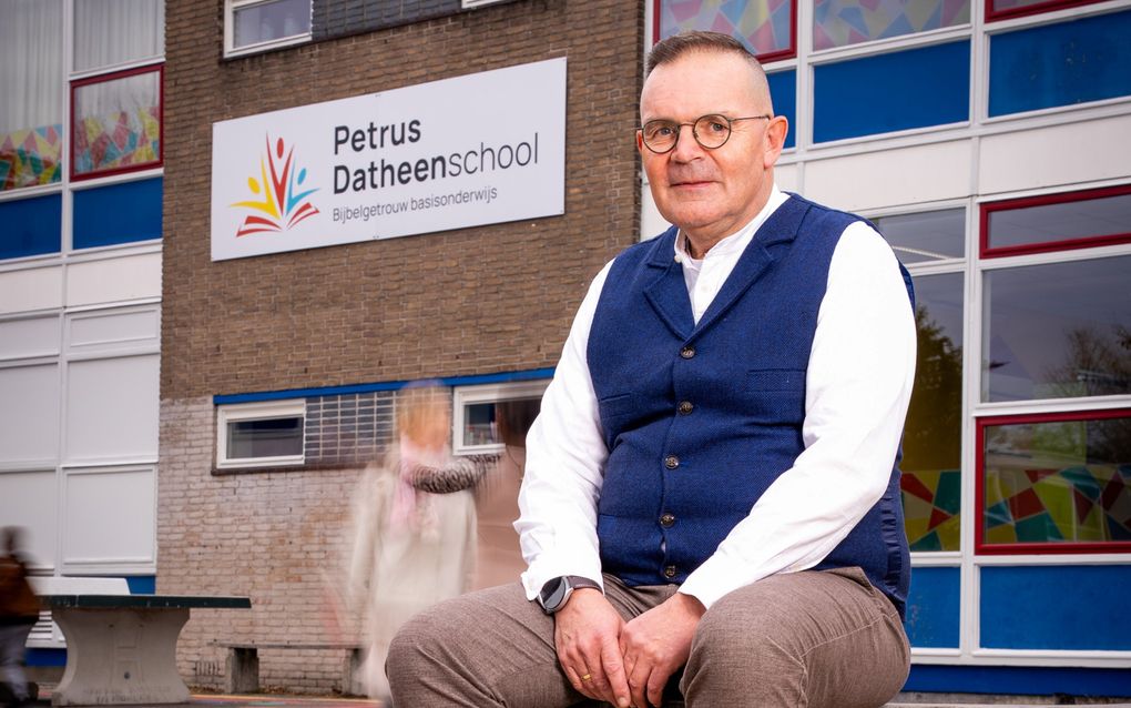 Meester Henk Schipper kan nog niet geloven dat hij na 46 jaar afscheid ...