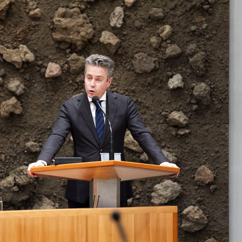 Kritische Stoffer (SGP) geraakt door kabinetslid dat steeds vaker de ...