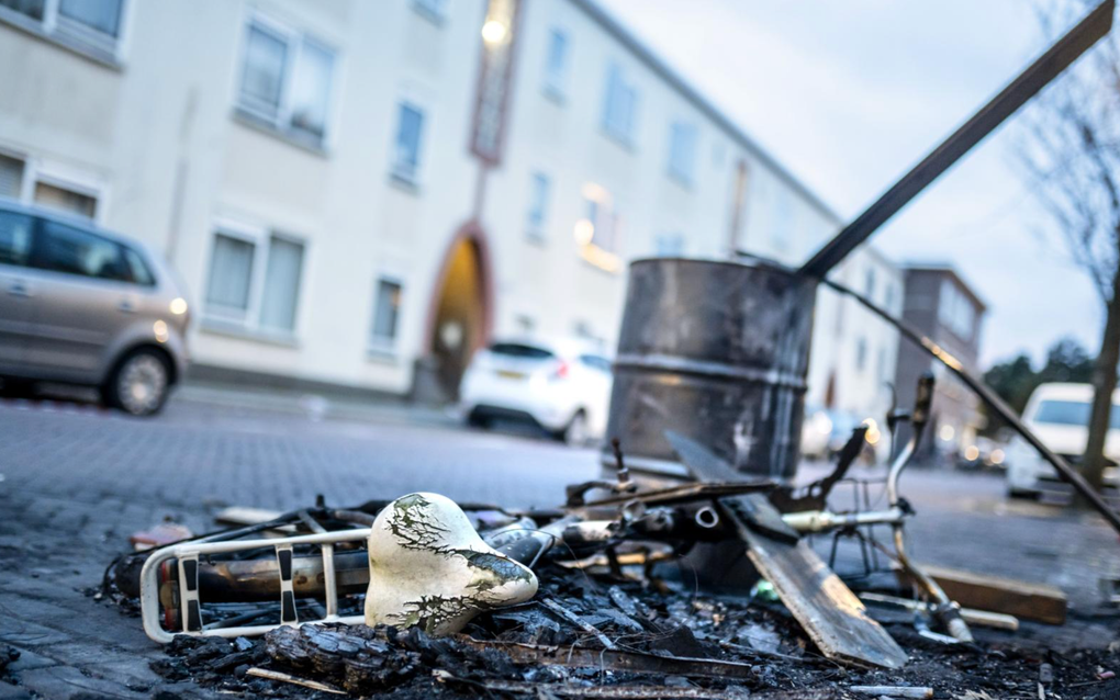 „Nacht vol vernieling en geweld”; man (46) uit Buren bezweken aan ...