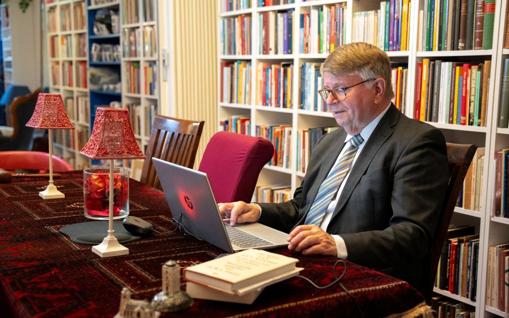 Prof. Jan Hoek: Verder dan wat ik als dertienjarige leerde, ben ik ...