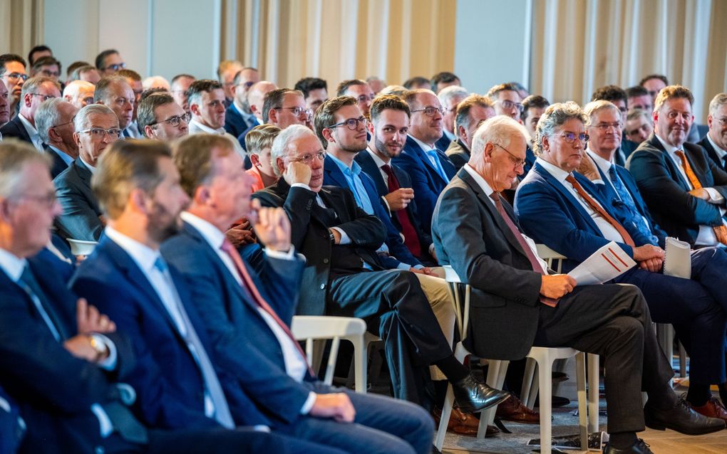 SGP ziet verkenning kabinet over passief vrouwenkiesrecht met ...