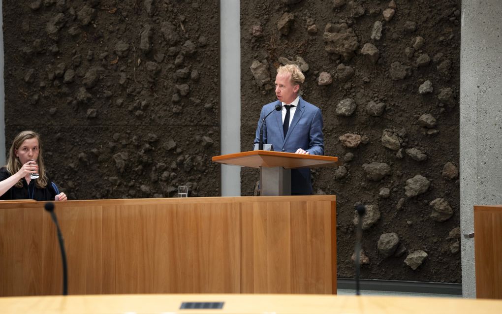Kamerleden moeten weer in de schoolbankjes om te leren over de Grondwet