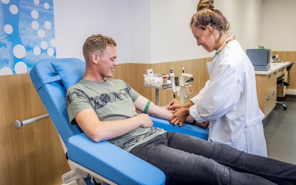 Sanquin roept mensen op juist rond Kerst bloed te doneren