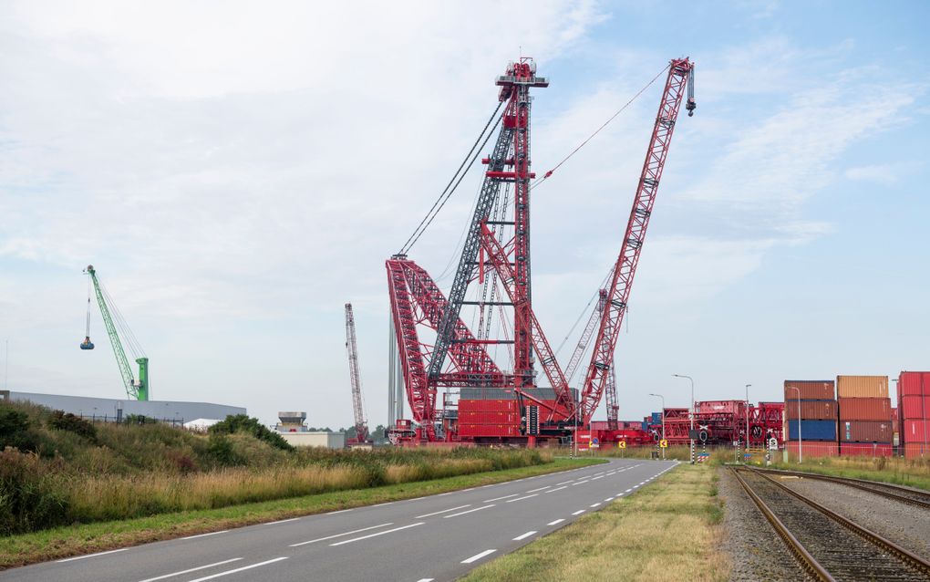 Nieuwe Zeeuwse kraan van Mammoet is gelijk de grootste ter wereld