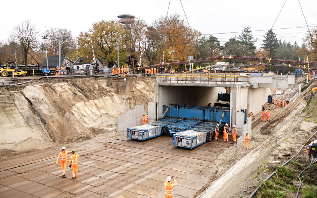 Tunnel onder spoor in Nunspeet geplaatst
