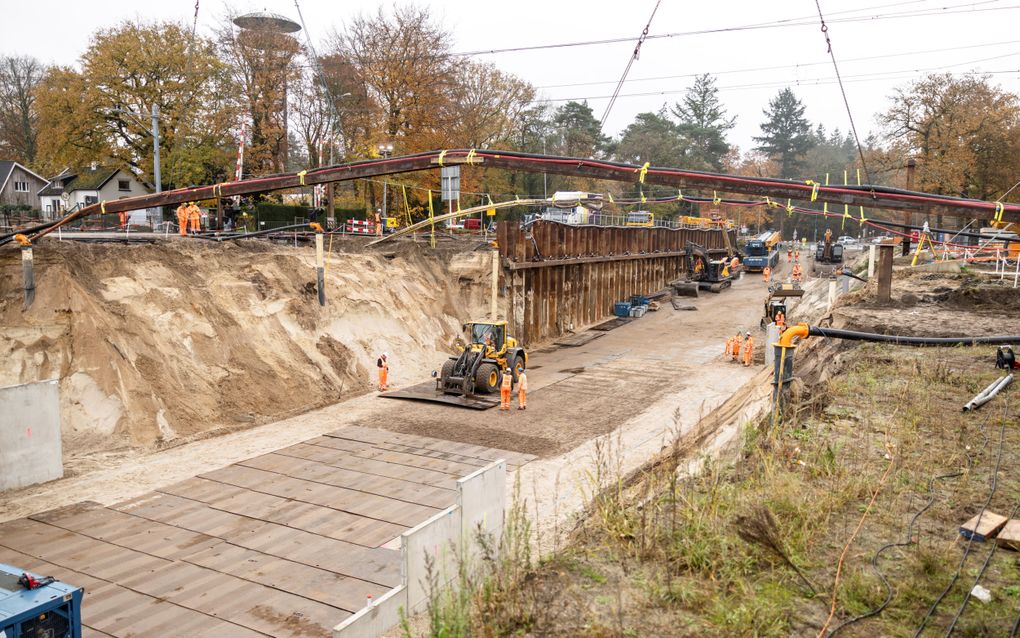 Tunnel onder spoor in Nunspeet geplaatst
