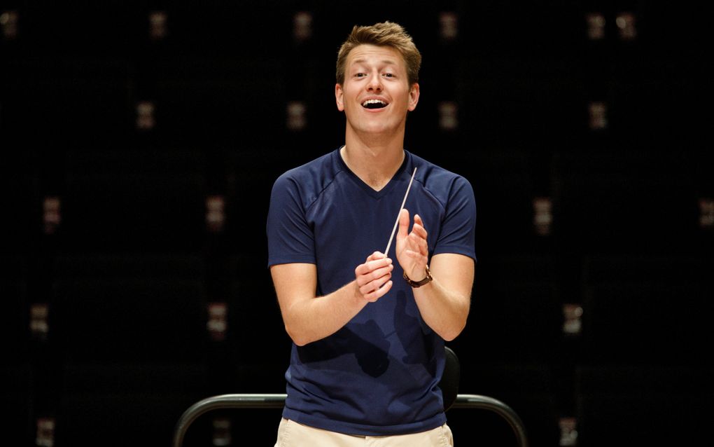 Dirigent Duncan Ward blijft langer bij orkest Philzuid