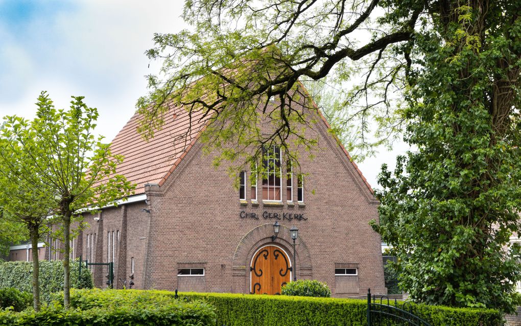 Kand. H.J. Ymker neemt beroep aan naar christelijke gereformeerde kerk ...
