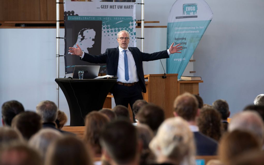 Evangelist De Visser: Zoek eens naar een huis in Friesland