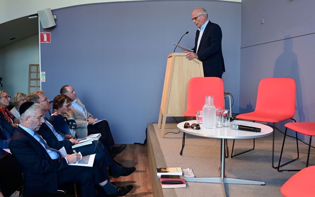 Boek van prof. Hans van Oort gepresenteerd: „Hoe is het mogelijk dat ...