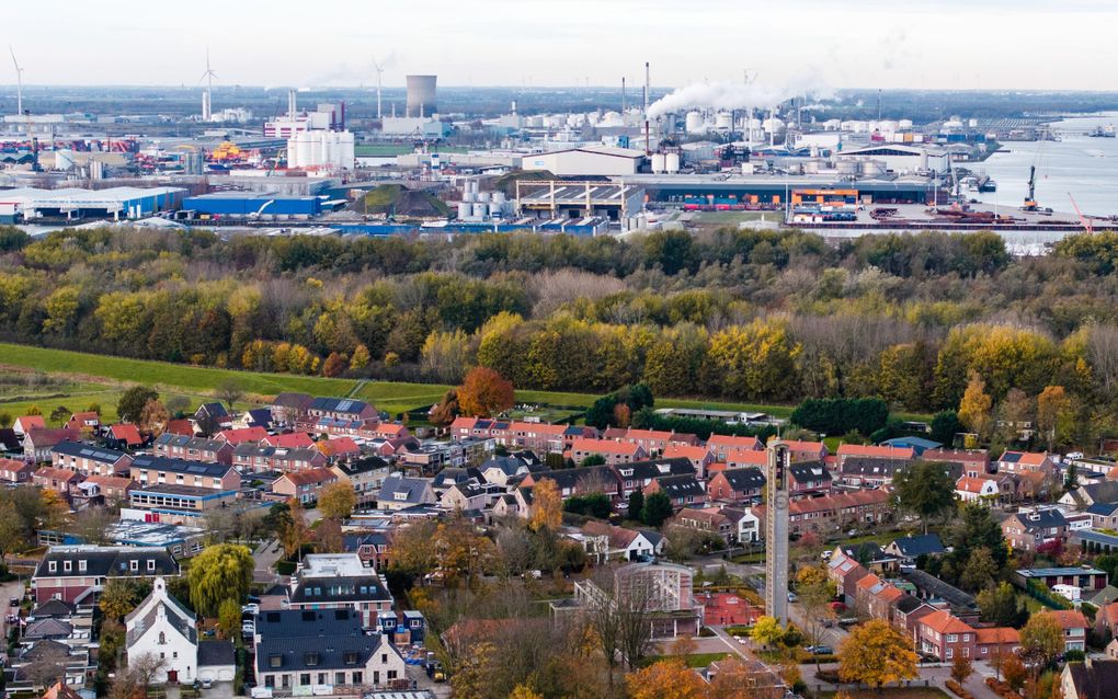 Complete dorp Moerdijk moet tegen de vlakte: „Sloop kerkje verschrikkelijk”