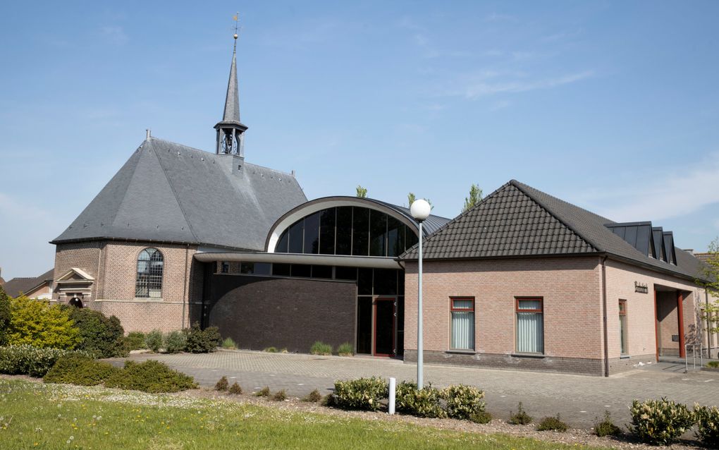 Kand. H. van der Schans bevestigd tot predikant hersteld hervormde ...