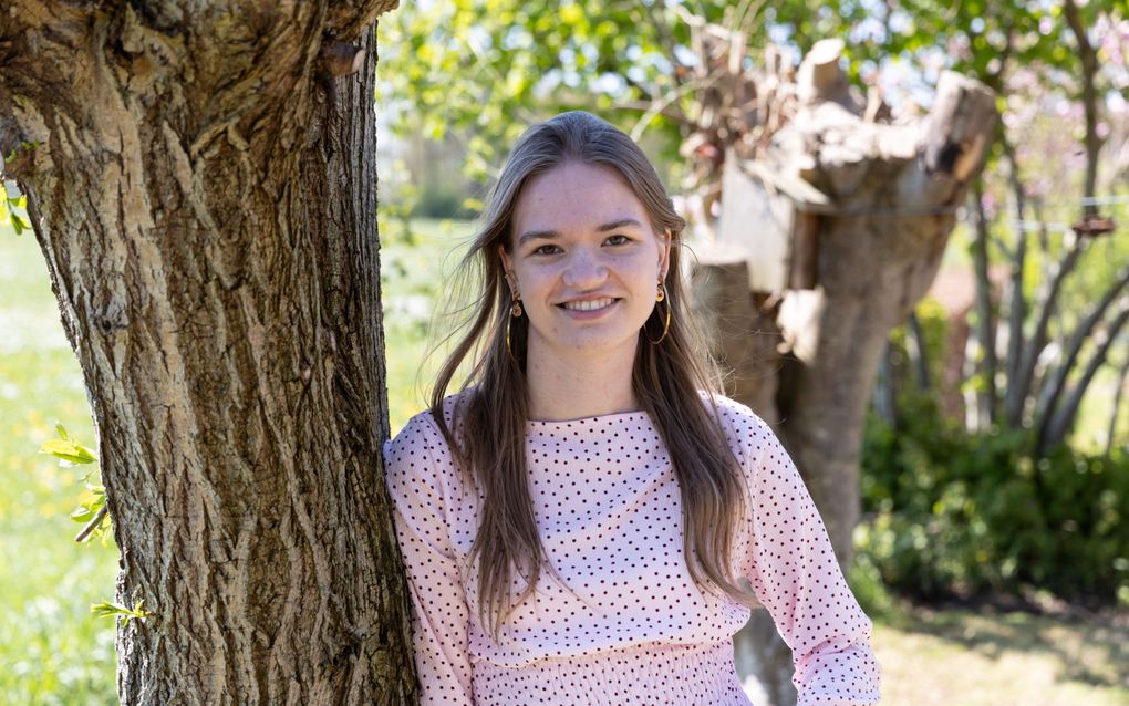 Sarah Pielman (19) schreef een boek over scoliose: Dat je door de brace ...