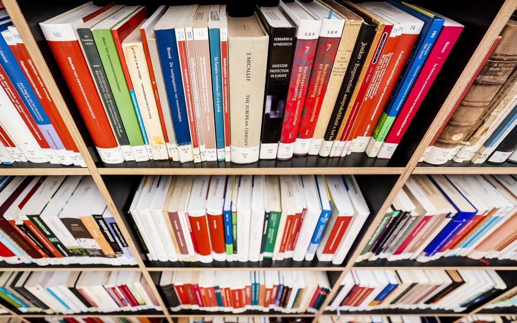 Bibliotheek Barneveld verwijdert christelijk symbool
