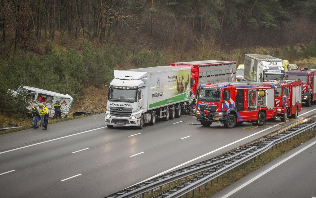 Een dode en gewonden door ongeluk op A50 bij Renkum