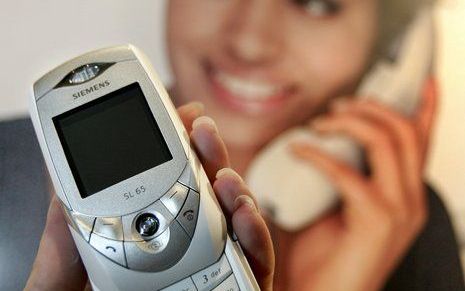 Meer mobiele en steeds minder vaste telefoons in EU