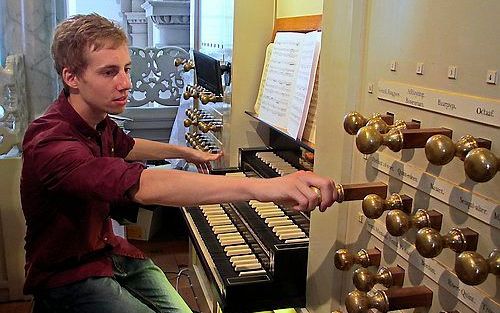 Gert van Hoef (21) wint Govert van Wijn Orgelconcours